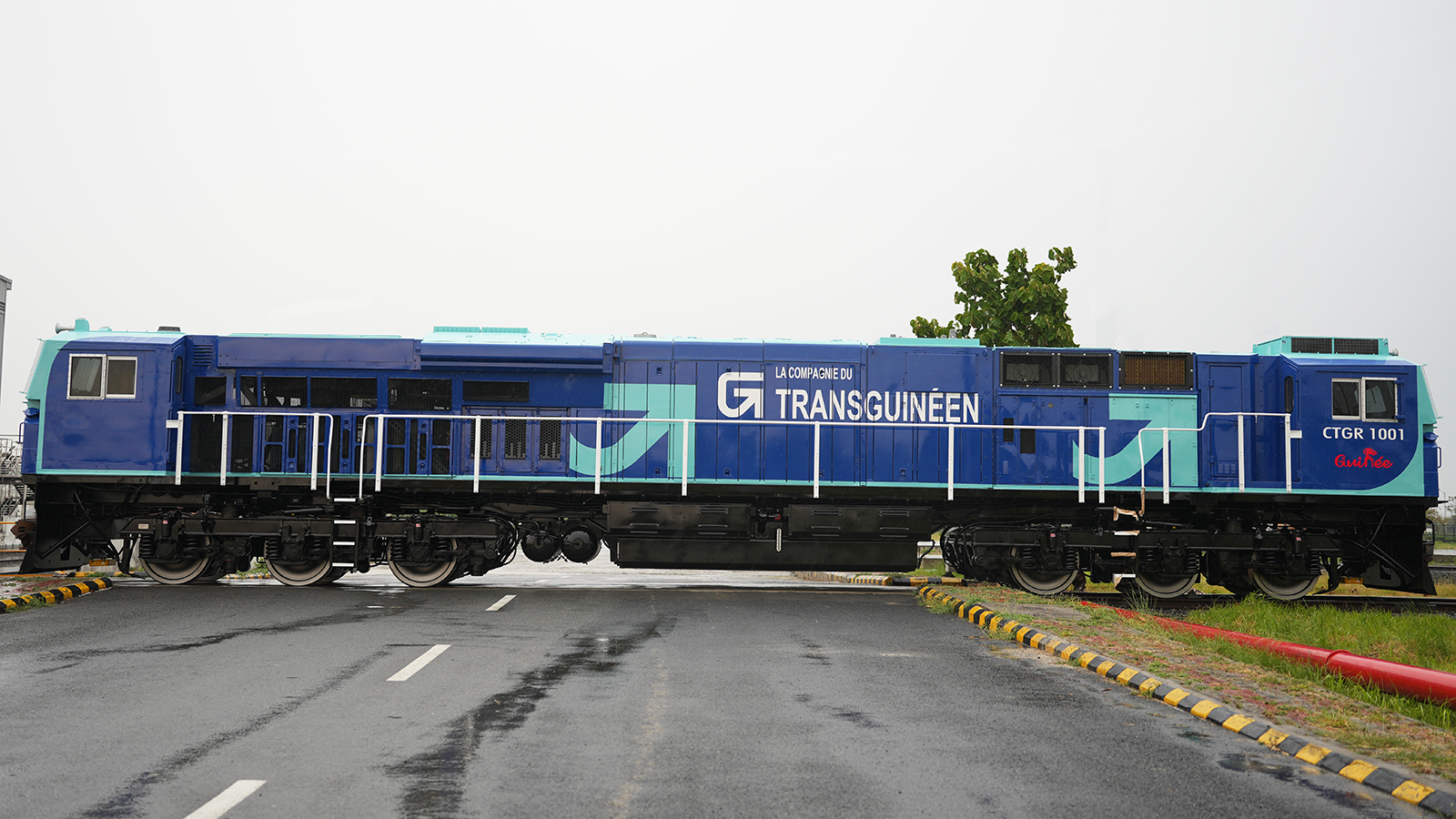 Wabtec and Rio Tinto SimFer Unveil the First Locomotive for the ...